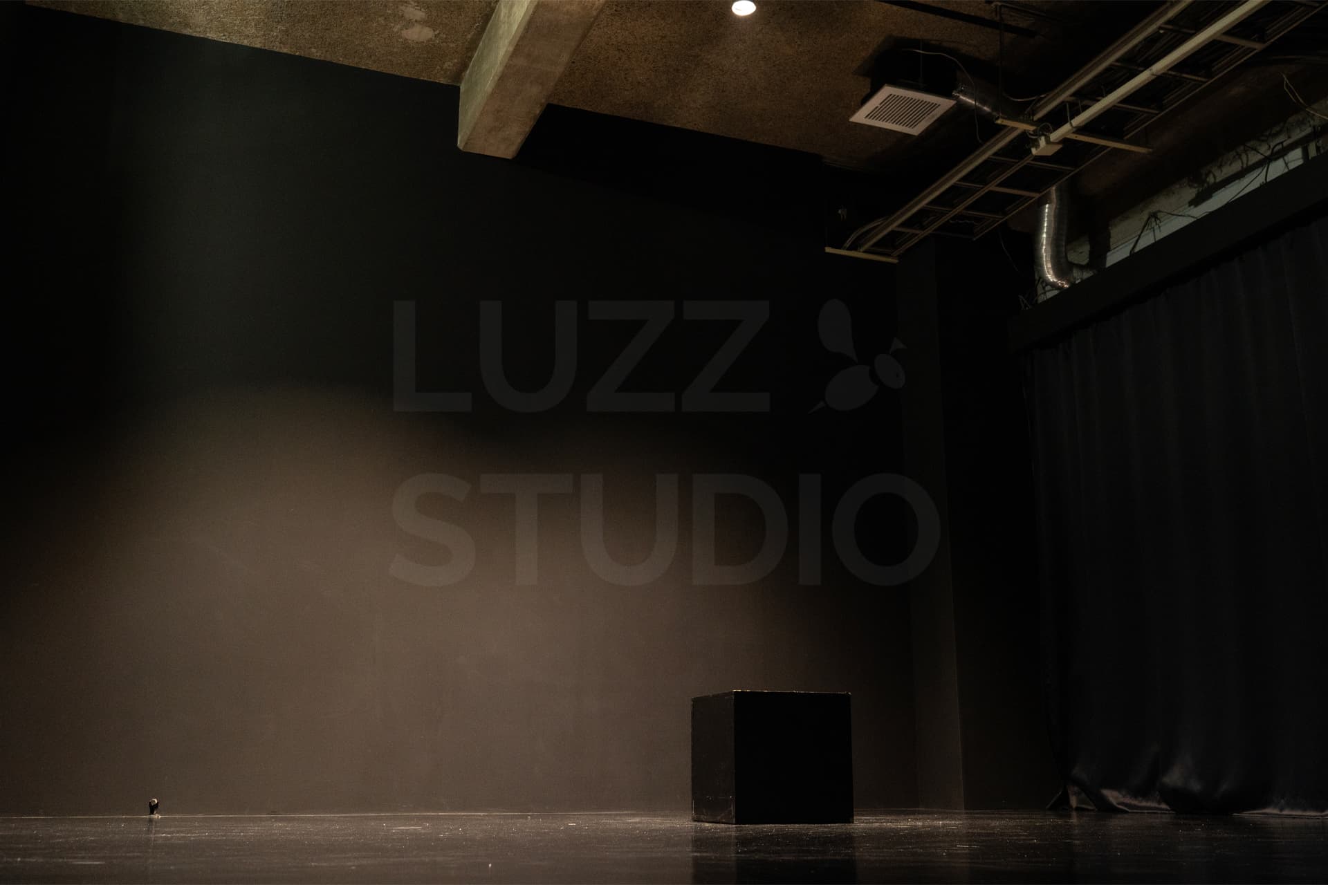 LUZZ STUDIO - STUDIO PRESS