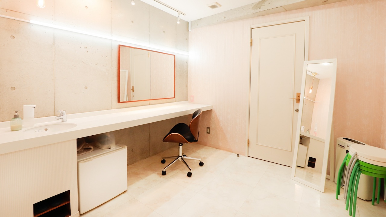 STUDIO SHOWCASE – APRICOT – - STUDIO PRESS